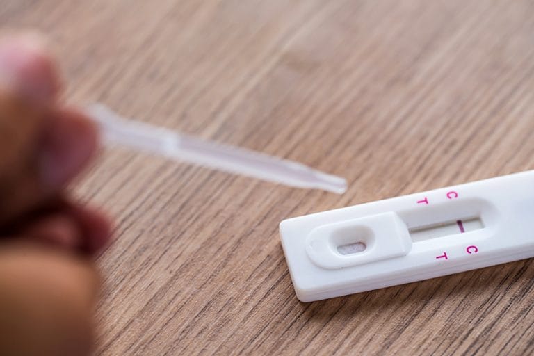 Testpack Positif Samar, Apakah Anda Hamil? Ini Arti Garis Samar